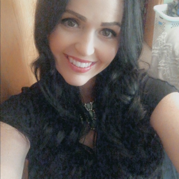 Sarah's Closet (@sarah4528) | Poshmark